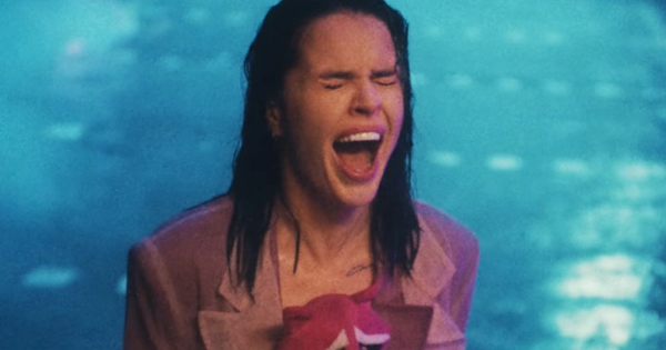 «Cry»: смотрим новый клип Zivert в поддержку второго альбома • ТНТ ...